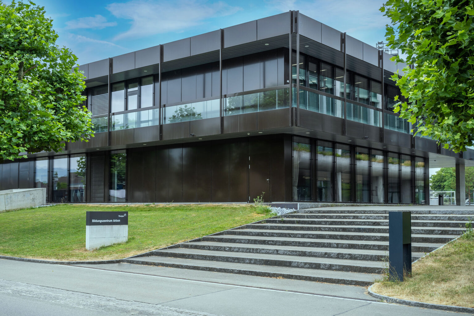 Ein schweizweit einmaliges Robotiklabor im Bildungszentrum Arbon ...